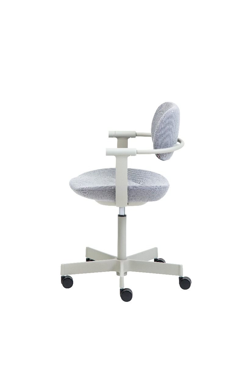 เก้าอี้ แบรนด์ ITOKI จากญี่ปุ่น รุ่น Vertebra03 ขาสีเทา 5 แฉก พร้อมล้อ เบาะและพนักพิงสีเทาฟ้า ...